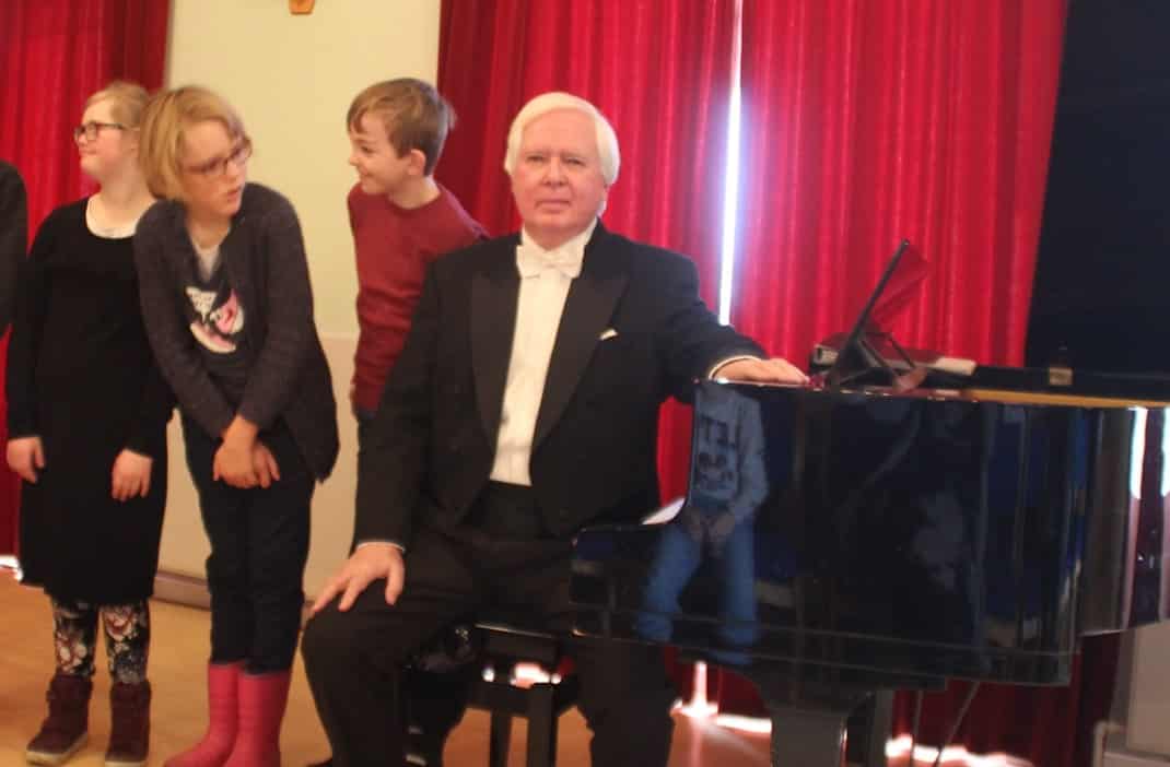 Koncert på Skolehjemmet med Robin Colvill - Marjatta